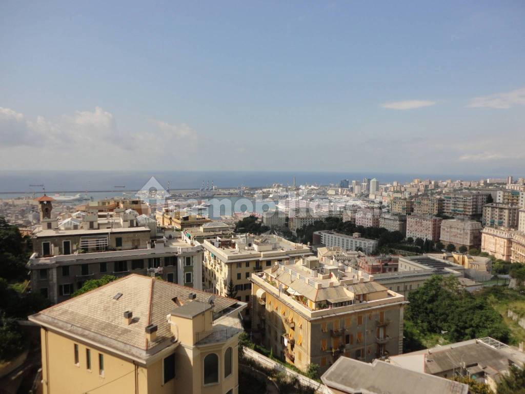 Affitto Appartamento Genova. Trilocale in via Mario Preve. Buono stato ...