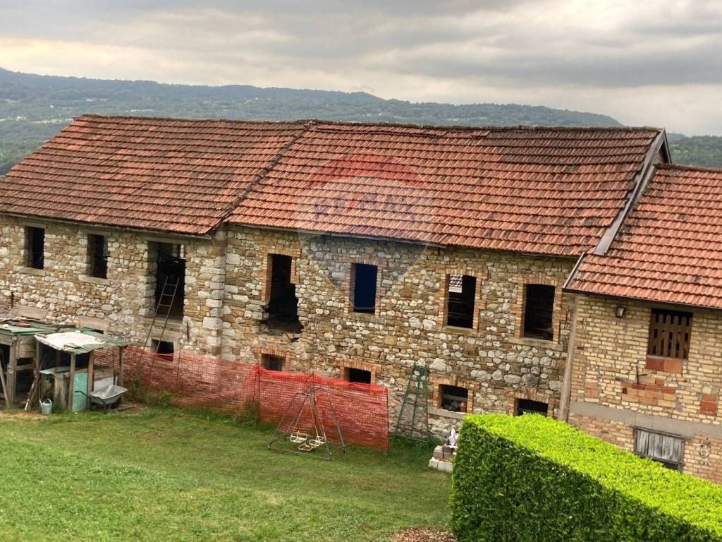 Vendita Rustico in via Reveane Snc Ponte nelle Alpi. Da ristrutturare ...