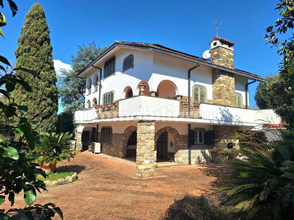 Vendita Villa unifamiliare in via dei Ludi Sutri. Ottimo stato, posto ...