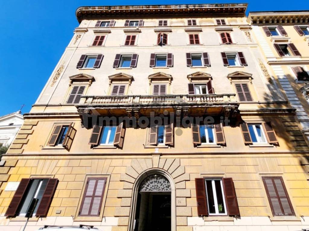 Vendita Appartamento Roma. Trilocale in viale del Monte Oppio. Buono ...