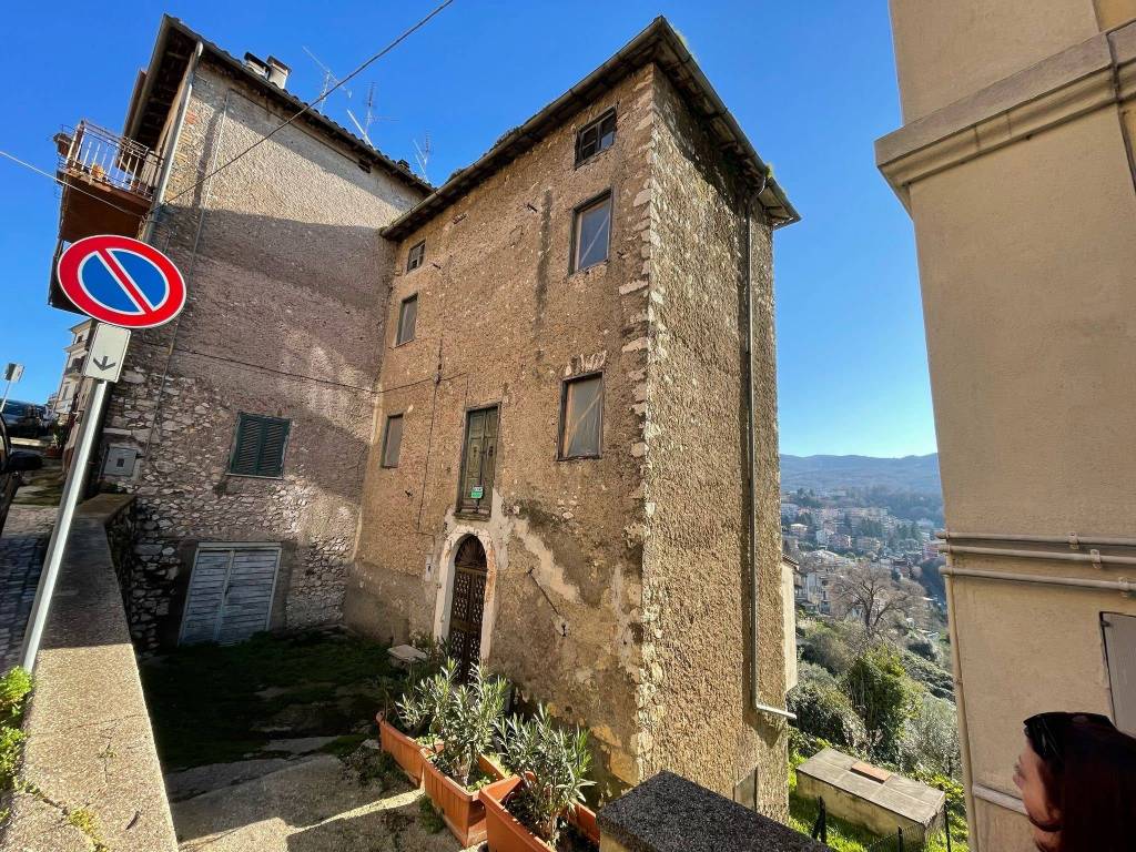 Vendita Appartamento Segni. Trilocale in via Roma 35. Da ristrutturare ...