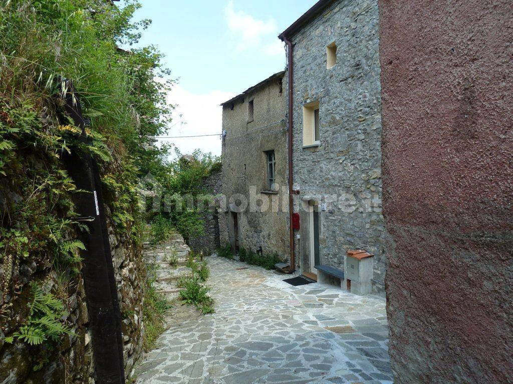 Vendita Rustico in Località Cà Sottane 12 Riccò del Golfo di Spezia. Da ...