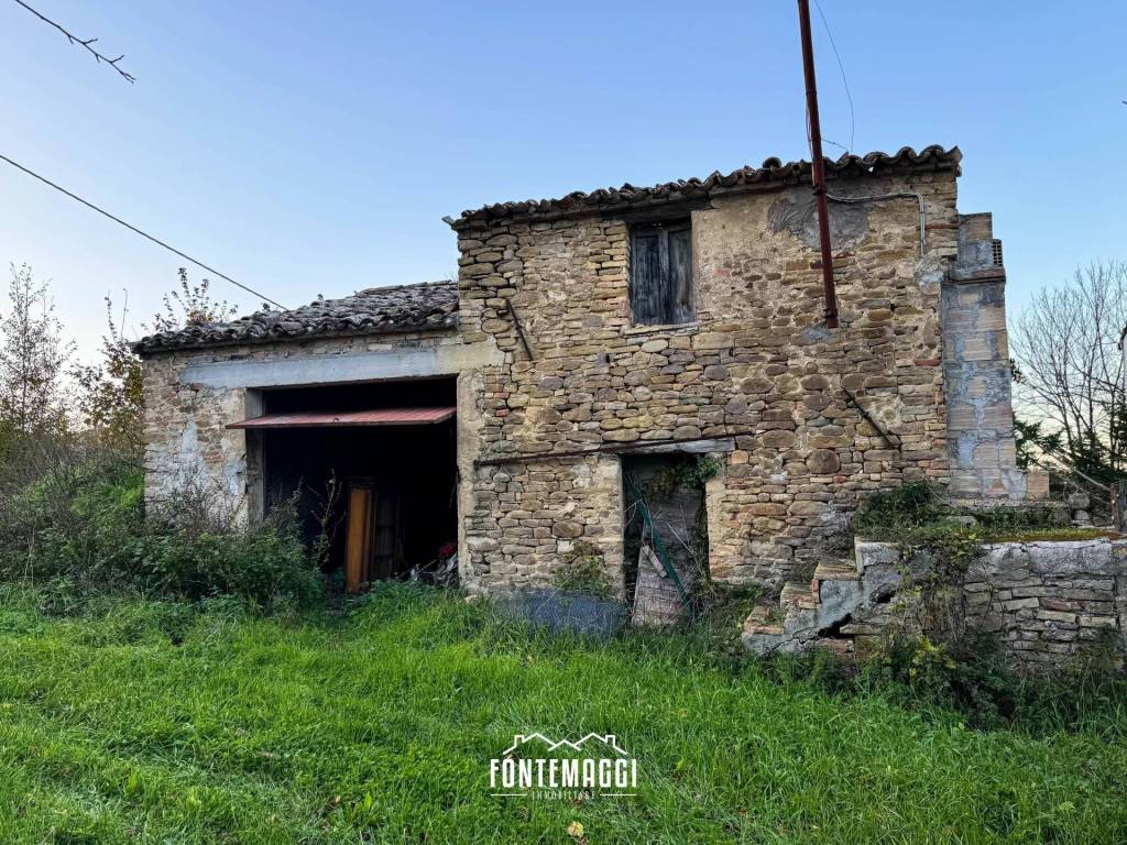 Vendita Villa unifamiliare Fratte Rosa. Da ristrutturare, 160 m², rif ...