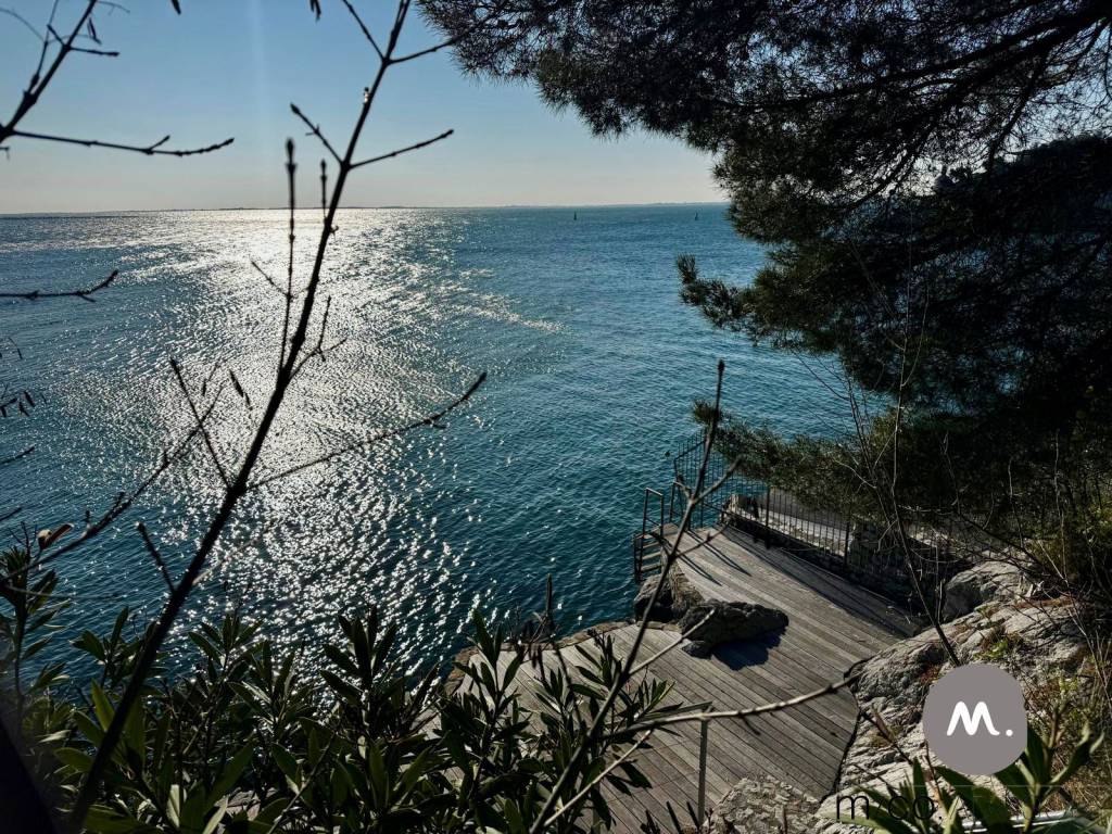 Vendita Villa unifamiliare in frazione Duino 67O Duino-Aurisina. Ottimo stato, posto auto, con ...