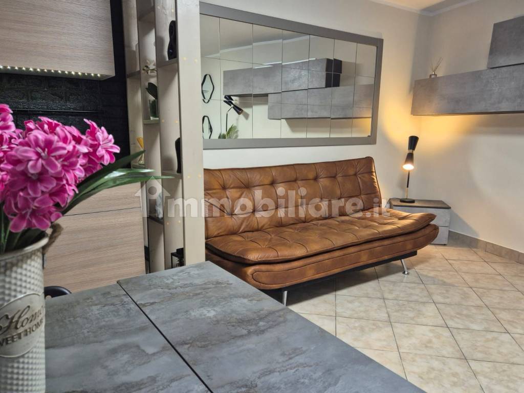 Vendita Appartamento Pomezia. Bilocale in via Roma. Ottimo stato, piano ...