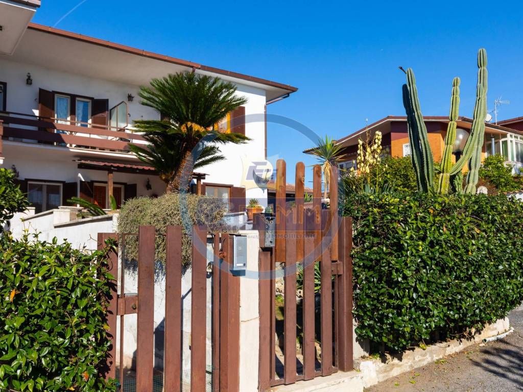 Sale Two-family villa in via delle Alghe 70 Rome. Good condition ...