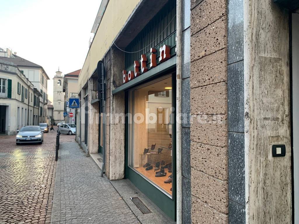 Locale commerciale via Giuseppe Garibaldi, Varese, Rif. 118968997 ...