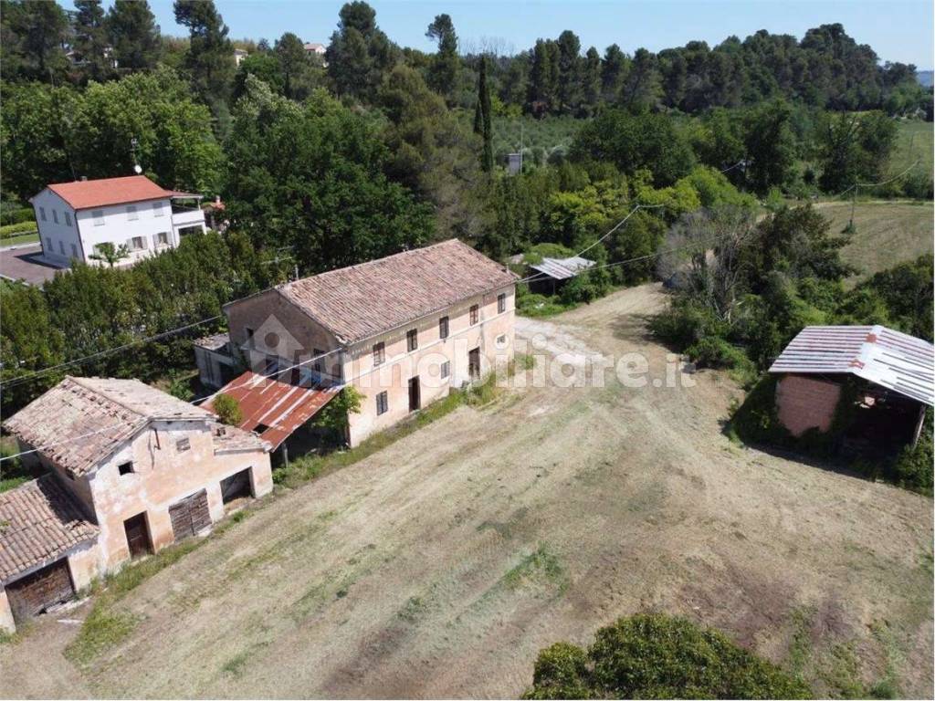 Vendita Rustico in via Roma, 202 Jesi. 397 m², rif. 118975181