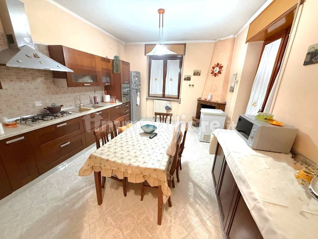 Vendita Appartamento Napoli. Trilocale in via Vecchia Napoli 50. Buono ...