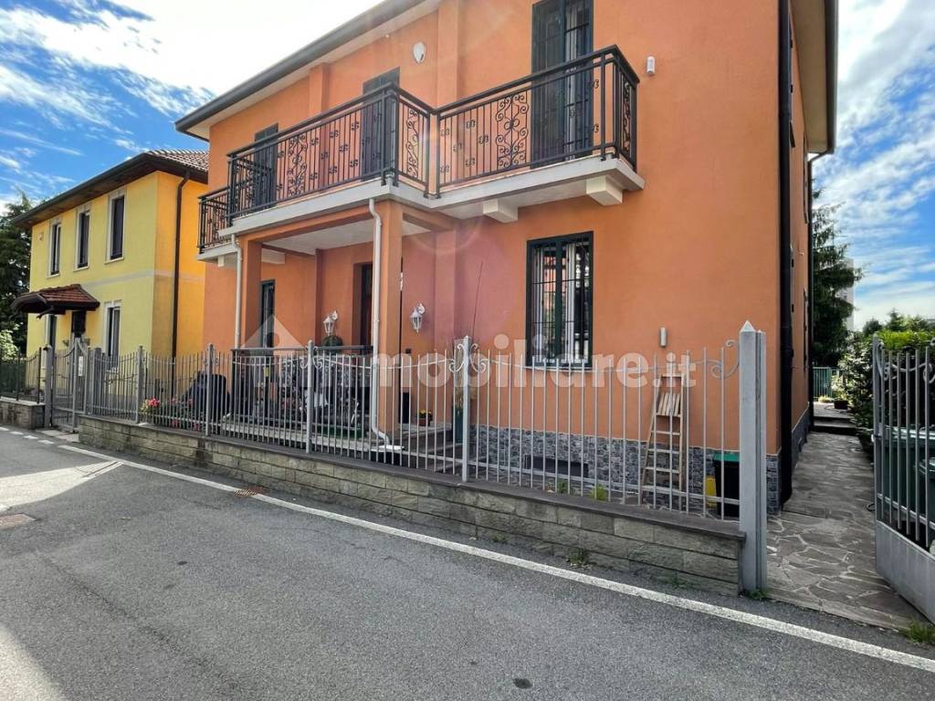 Rent Apartment in villa in via Giuseppe Redaelli 4 Arcore. Excellent ...