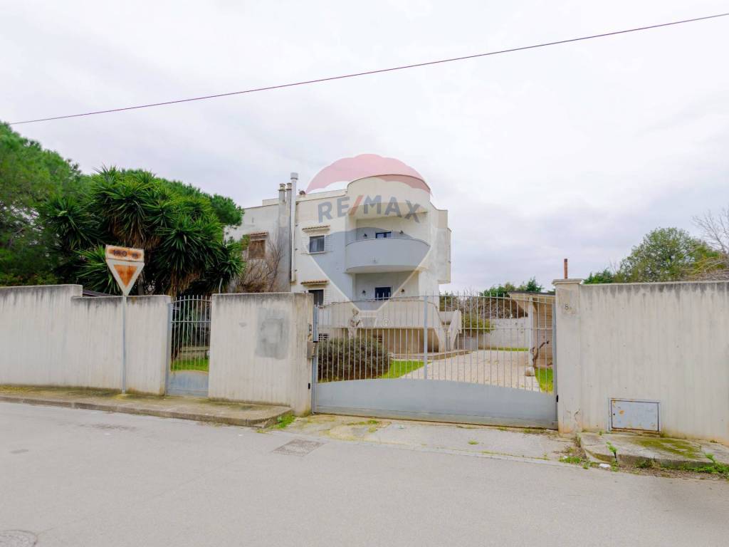 Vendita Villa unifamiliare in Strada Madonna Della Stella 8 Bari. Buono ...