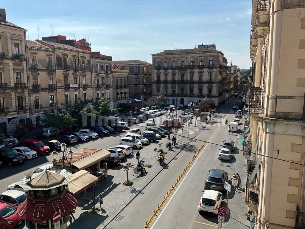 Affitto Appartamento in via Umberto I. Catania. Da ristrutturare ...