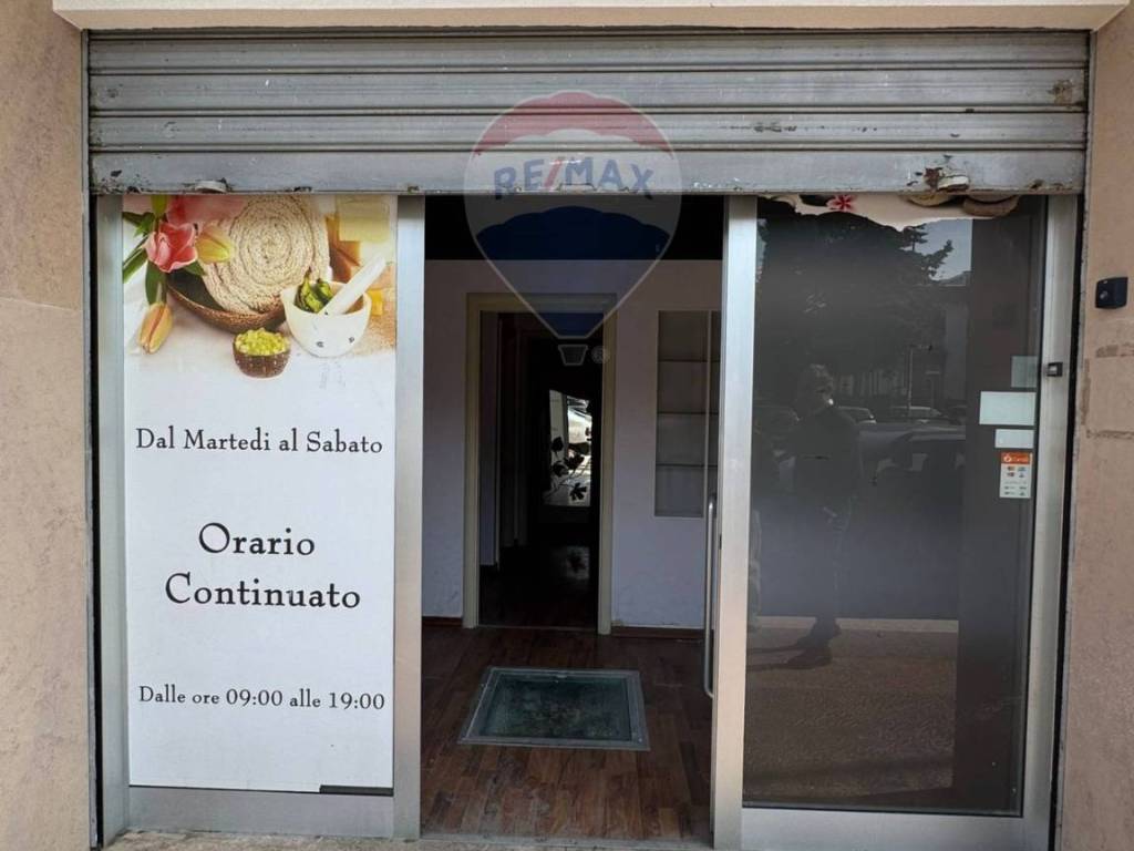 Locale commerciale largo Matteo Spinelli 3, Bari, Rif. 119045369 ...