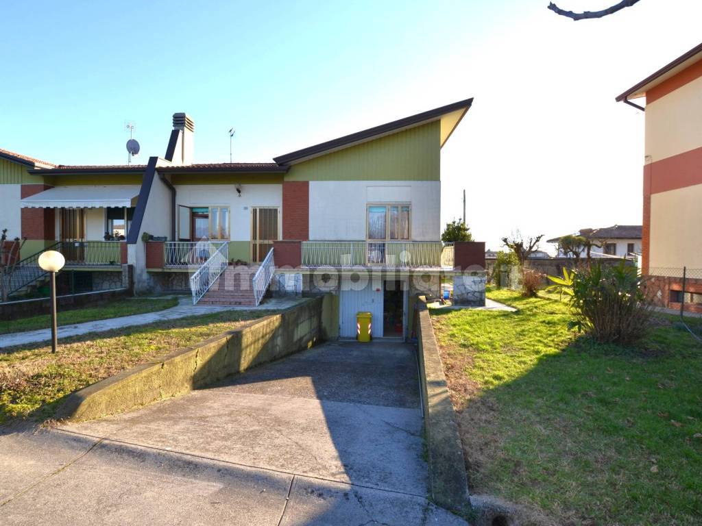 Vendita Villa bifamiliare in via Pontebbana 90 Fontanafredda. Buono ...