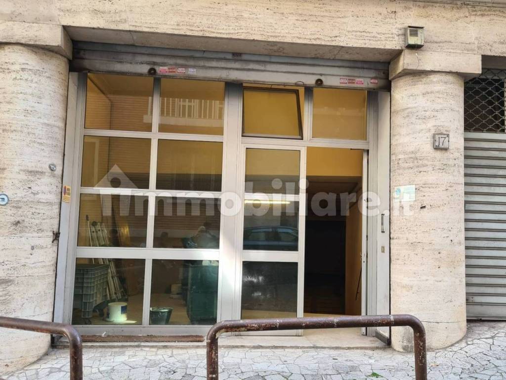 Locale commerciale via Barberini 69, Roma, Rif. 119070391 - Immobiliare.it