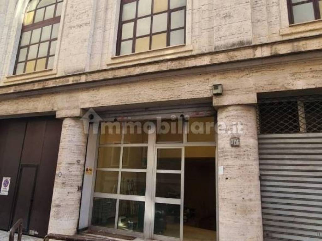 Locale commerciale via Barberini 69, Roma, Rif. 119070391 - Immobiliare.it