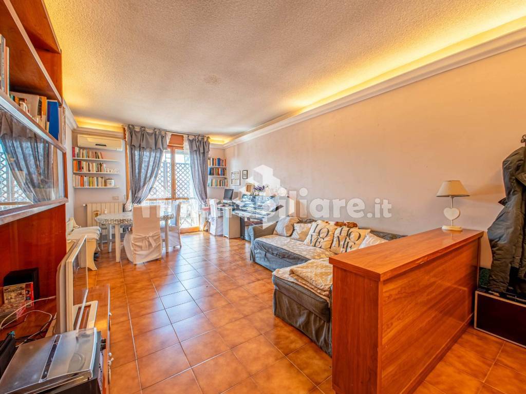 Vendita Appartamento Roma. Trilocale in via Fiume Bianco. Buono stato ...