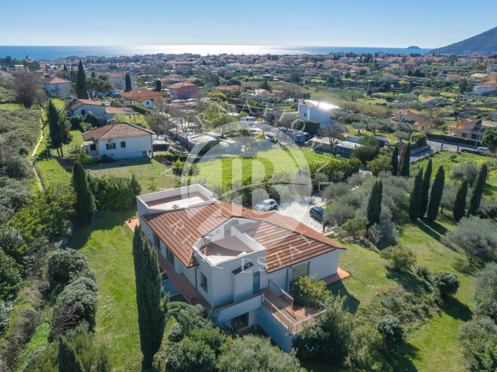 Vendita Villa unifamiliare Loano. Buono stato, posto auto, con terrazza ...