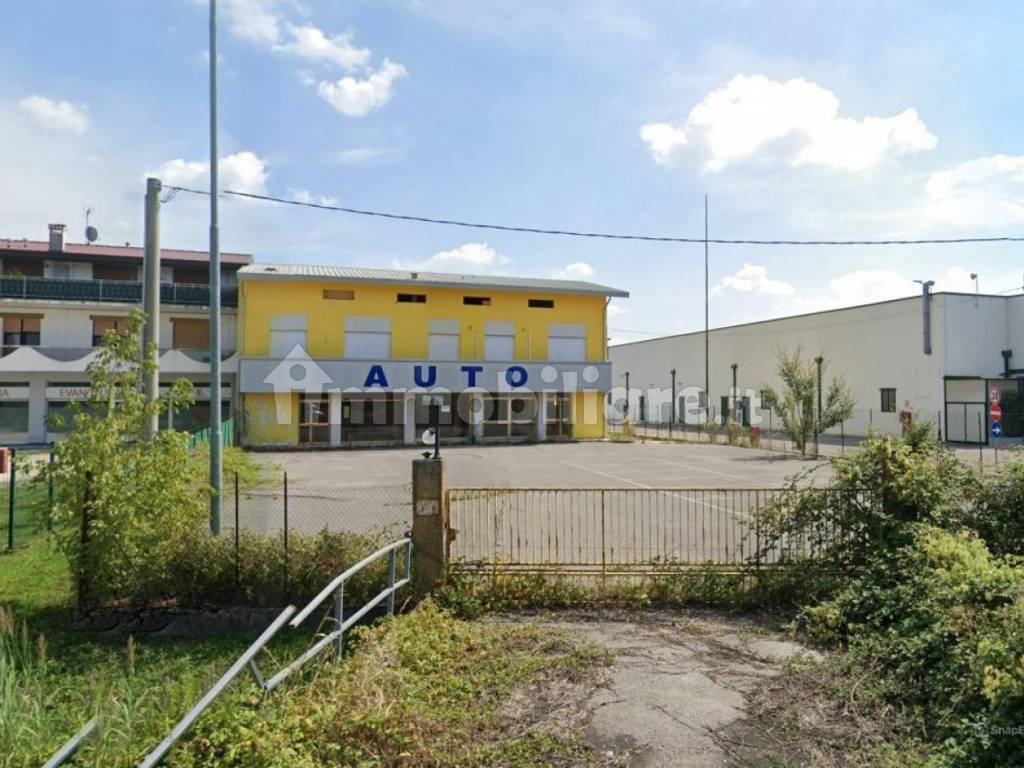 Negozio - Locale commerciale via Pontebbana 1, Fiume Veneto, Rif ...