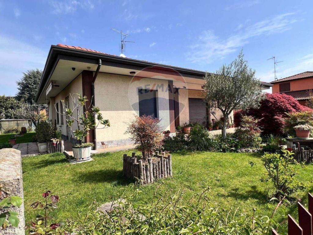 Vendita Villa unifamiliare Busnago. Buono stato, posto auto, con ...