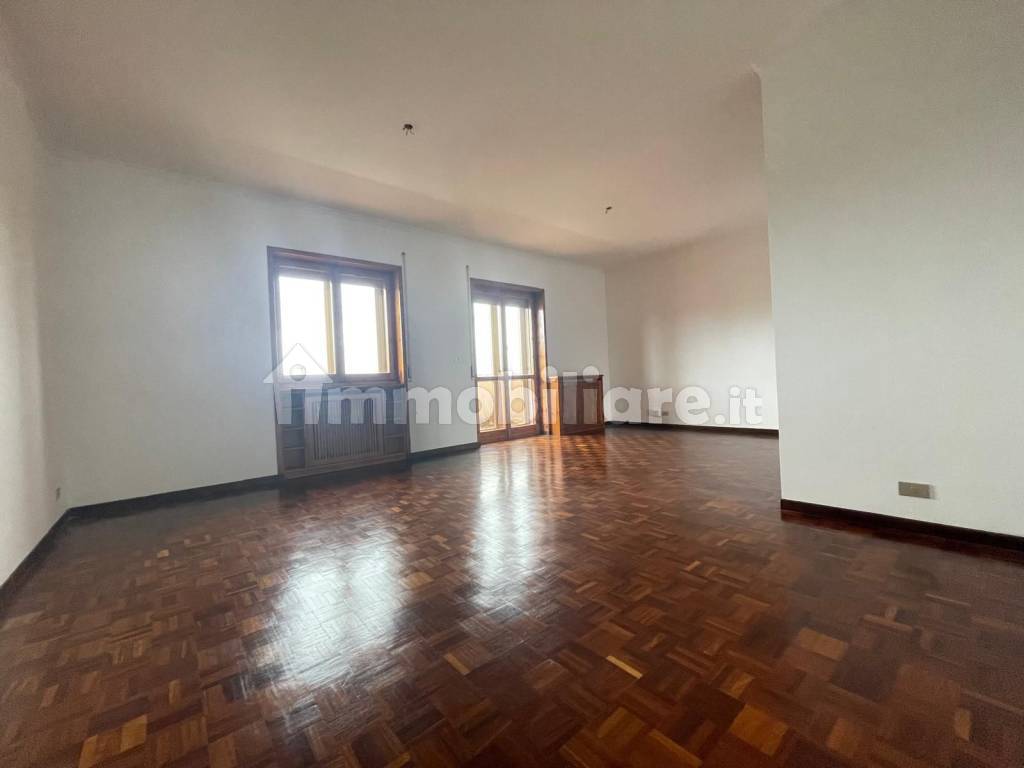 Affitto Appartamento Roma. Trilocale in via Marino Ghetaldi 65. Buono ...