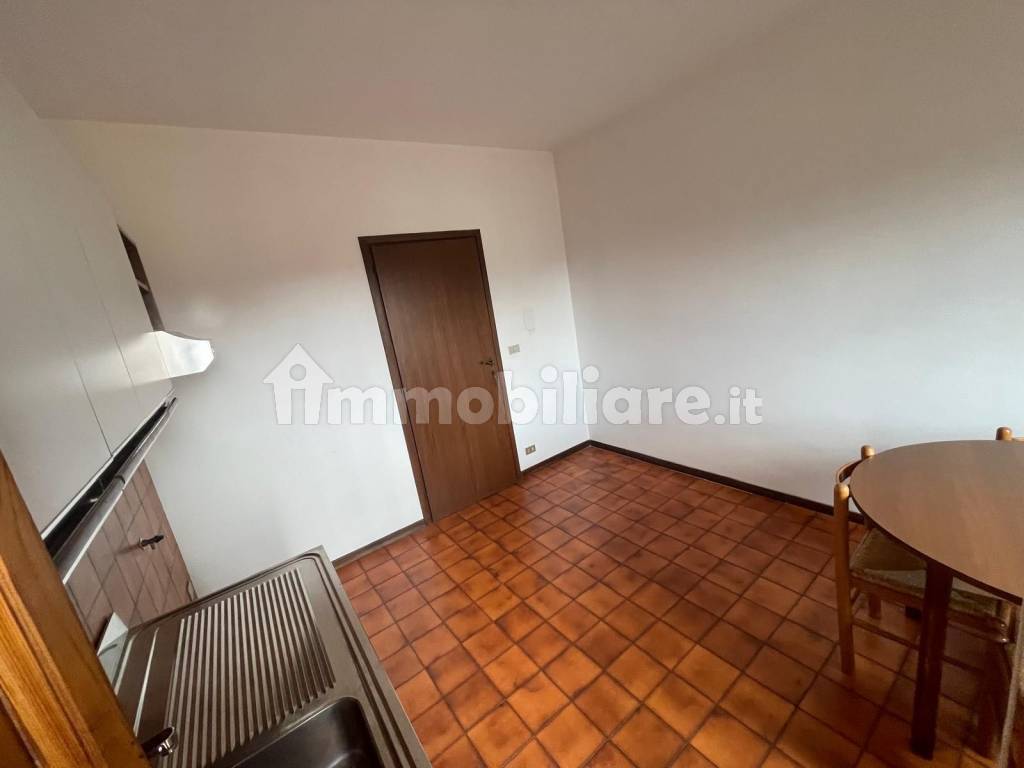 Affitto Appartamento Roma. Trilocale in via Marino Ghetaldi 65. Buono ...