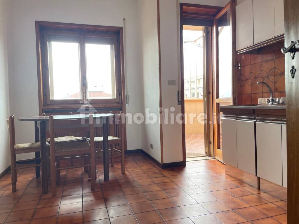 Affitto Appartamento Roma. Trilocale in via Marino Ghetaldi 65. Buono ...