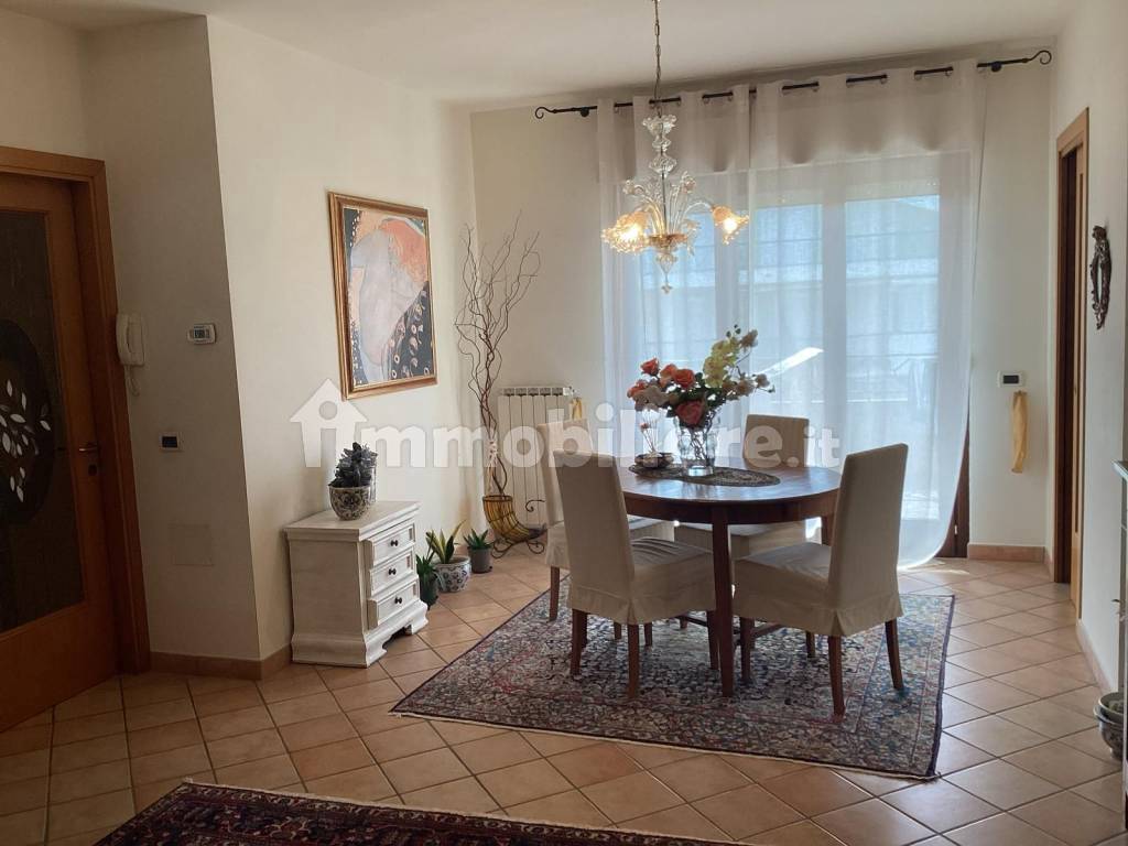 Vendita Appartamento Alba Adriatica. Buono stato, su più livelli, posto ...