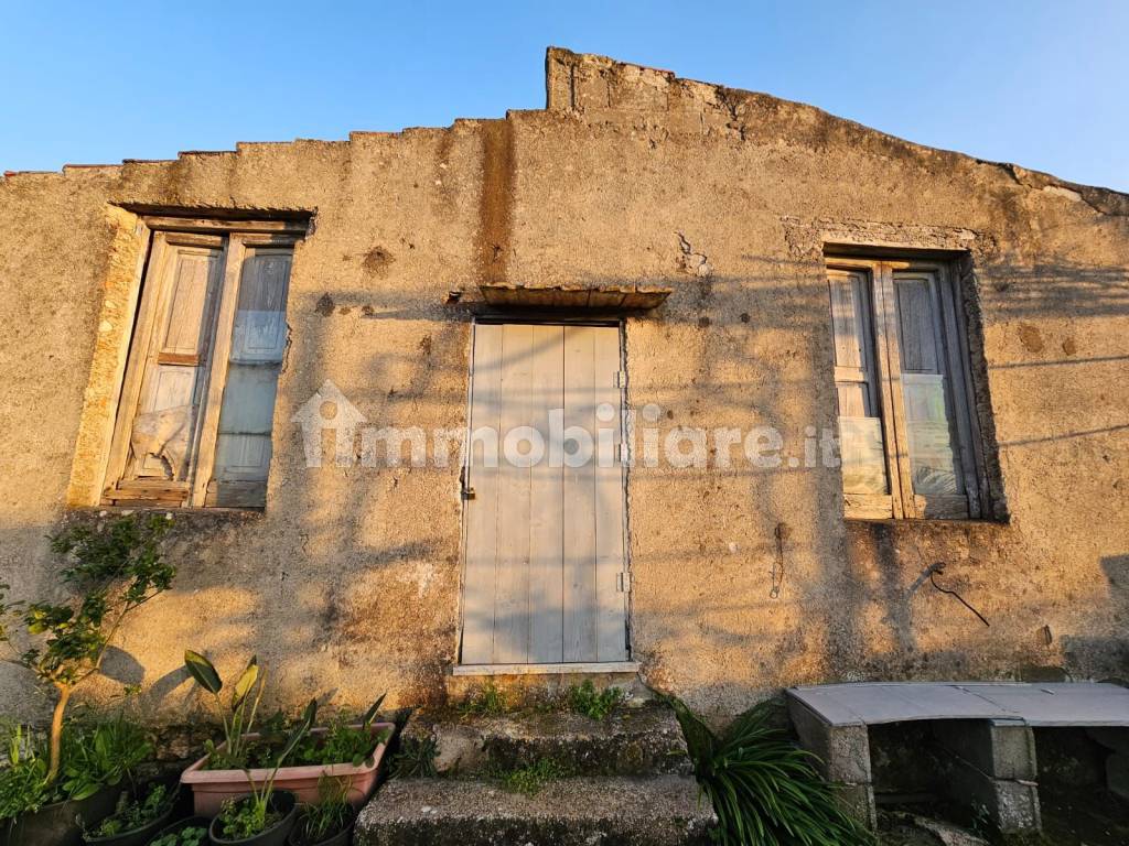 Vendita Rustico in via Monte Tortone 72 Gaeta. Da ristrutturare, 77 m² ...