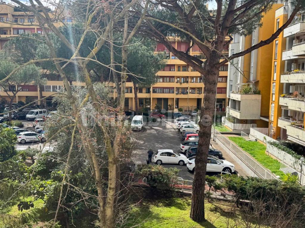 Vendita Appartamento Roma. Quadrilocale in via Adolfo Consolini. Buono ...