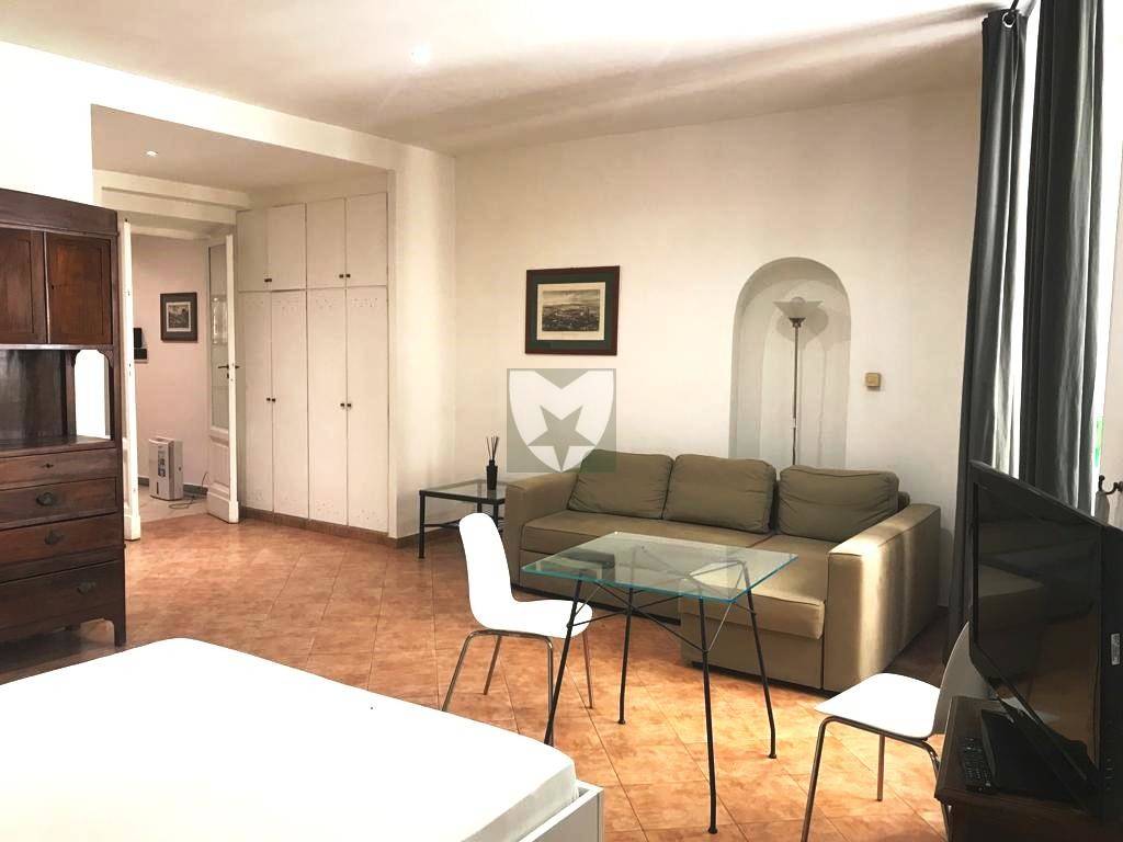 Rent Apartment Rome. 1-bedroom flat in via Barberini. Good condition ...