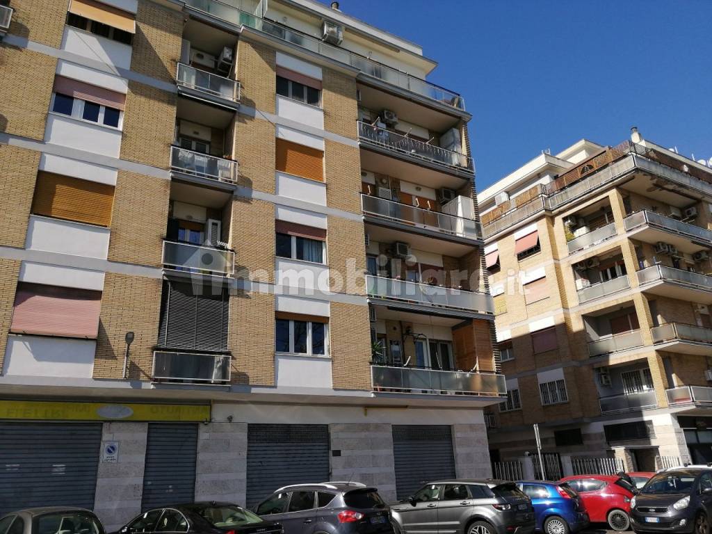 Vendita Appartamento Roma. Quadrilocale in viale Giovanni Battista Valente. Ottimo stato, primo ...