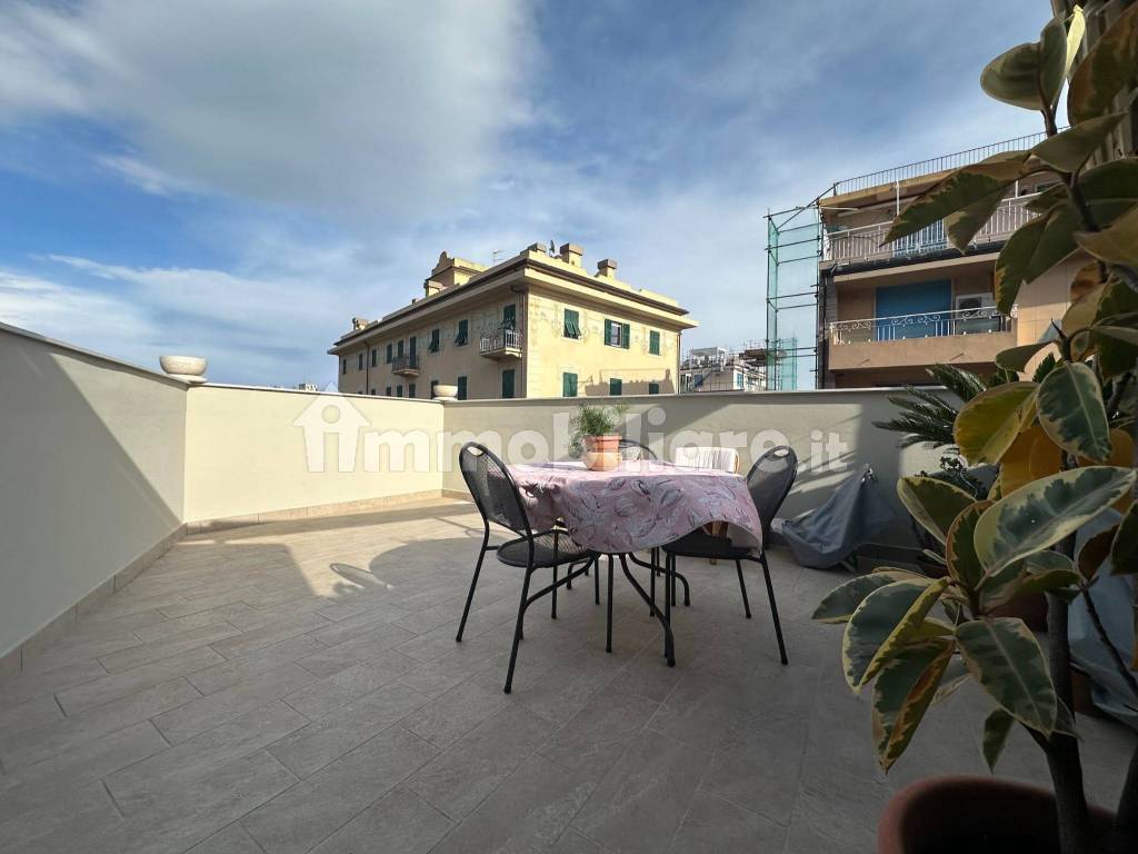 Vendita Appartamento Alassio. Trilocale in viale Daniel Hanbury 24 ...