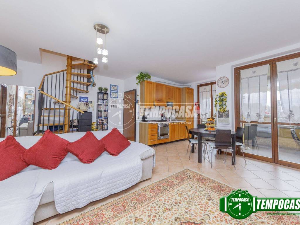 Vendita Appartamento Vermezzo con Zelo. Quadrilocale in via Emilia ...