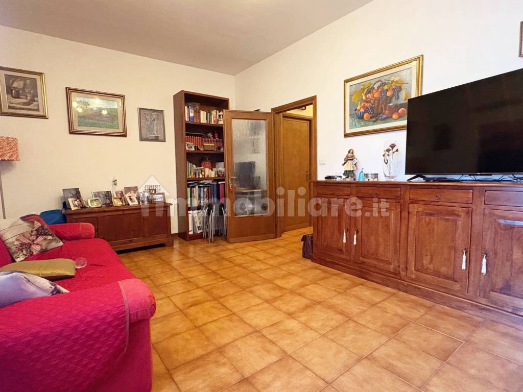 Vendita Appartamento Firenze. Trilocale in piazza Niccolò Acciaioli ...