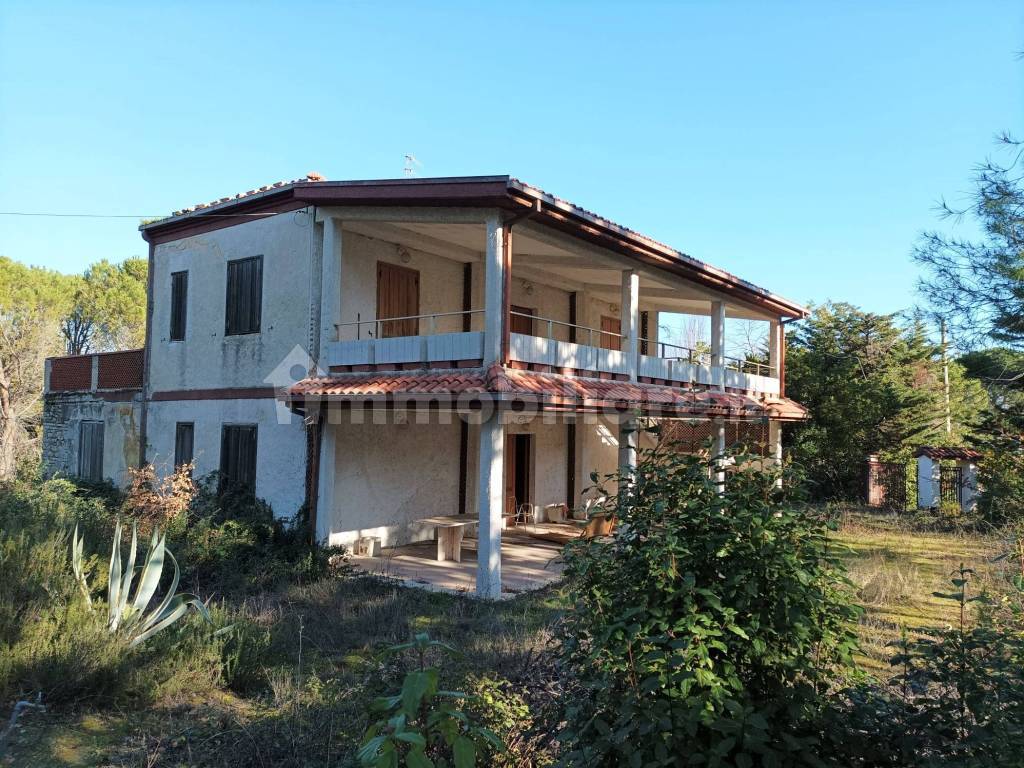 Sale Two-family villa Cugnoli. To be refurbished, parking space, with ...
