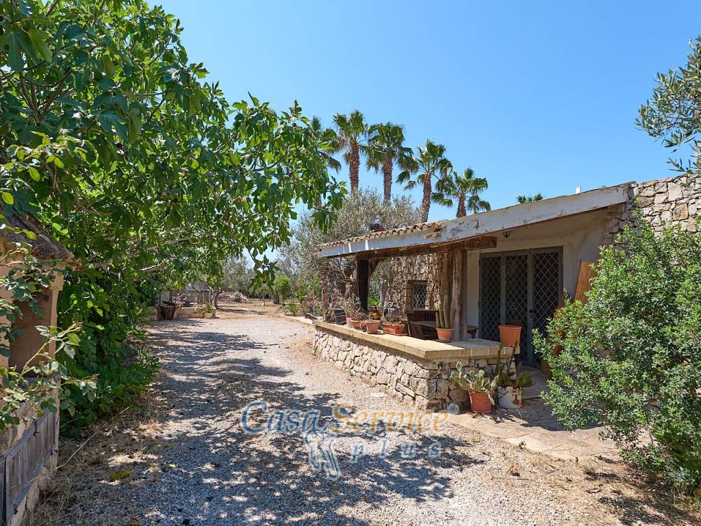 Vendita Villa unifamiliare in via Conte di Torino Racale. Ottimo stato ...