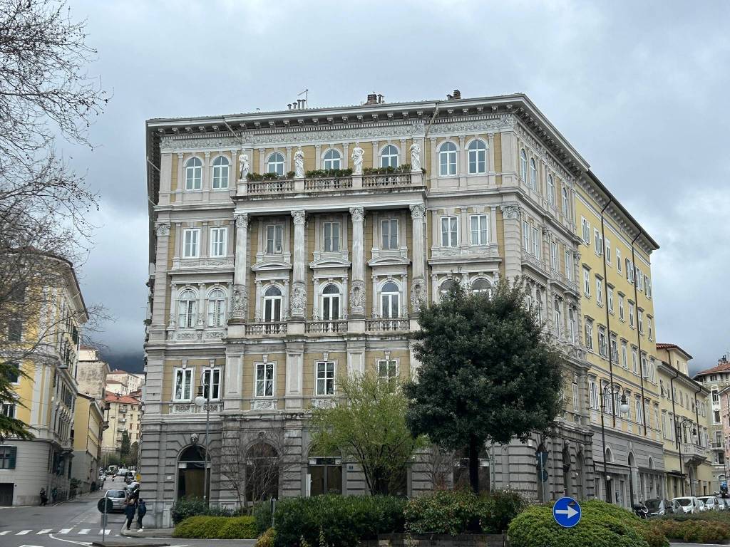 Vendita Appartamento in via Giulia. Trieste. Ottimo stato, primo piano ...