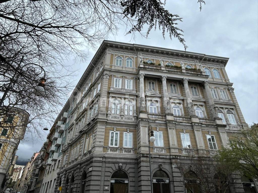 Vendita Appartamento in via Giulia. Trieste. Ottimo stato, primo piano ...