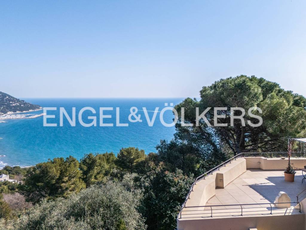 Vendita Villa unifamiliare in Strada Comunale di Rollo Andora. Ottimo ...