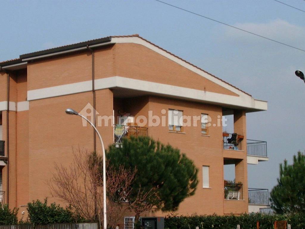 Vendita Mansarda in via Tiberina 92 Roma. Buono stato, posto auto, rif ...