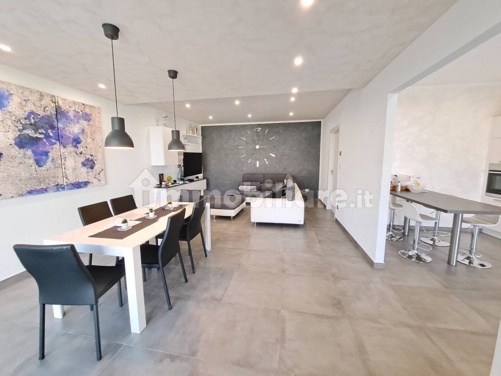 Vendita Terratetto plurifamiliare in via Antica Regina 80 Domaso. Buono ...