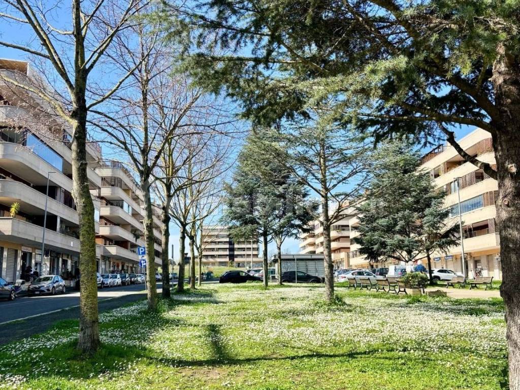 Vendita Appartamento Roma. Trilocale in via Giuditta Rissone 39. Buono ...