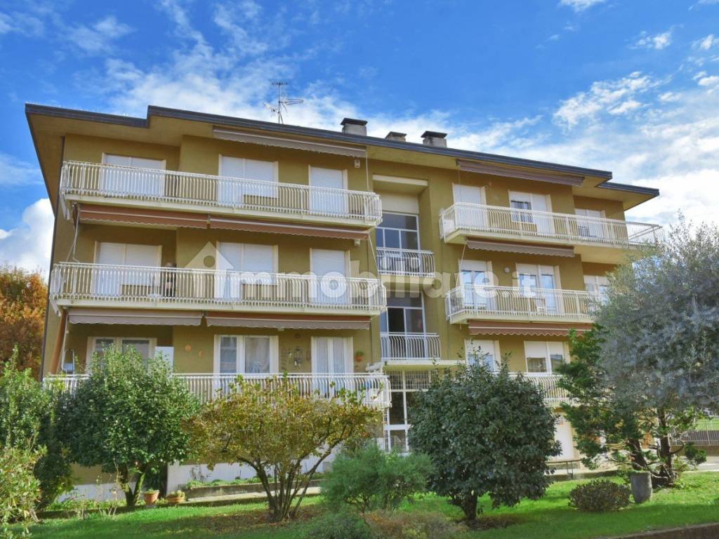 Vendita Appartamento Luino. Trilocale in via Filippo Turati 29. Buono ...