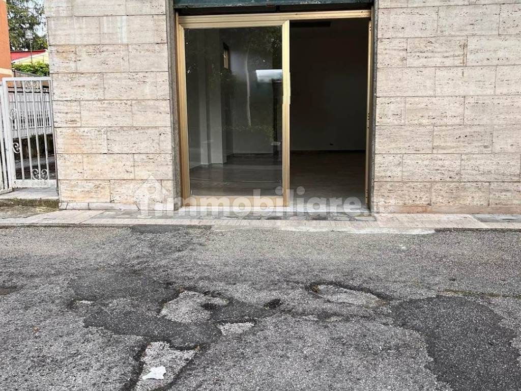 Locale commerciale viale sandro pertini 49, San Potito Ultra, Rif ...