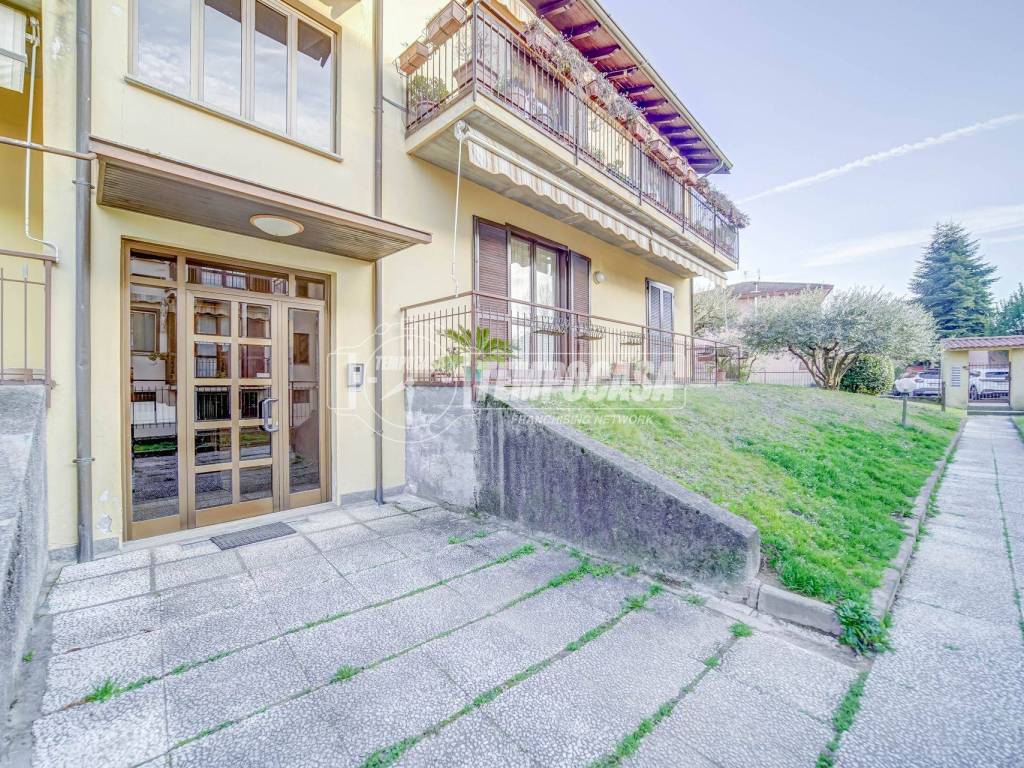 Vendita Appartamento Buguggiate. Trilocale in via trieste 63/D. Ottimo ...