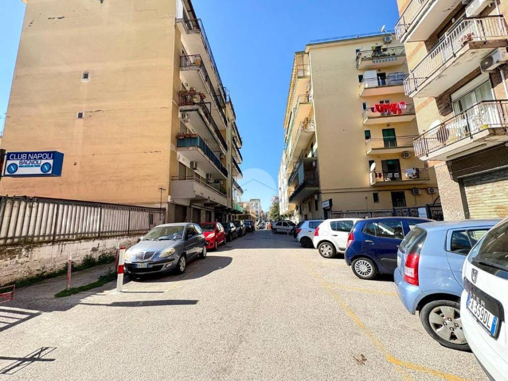 Vendita Appartamento Napoli. Bilocale in via Diomede Carafa 58. Buono ...