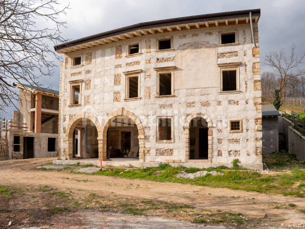 Vendita Casale in via Palù San Martino Buon Albergo. Da ristrutturare ...