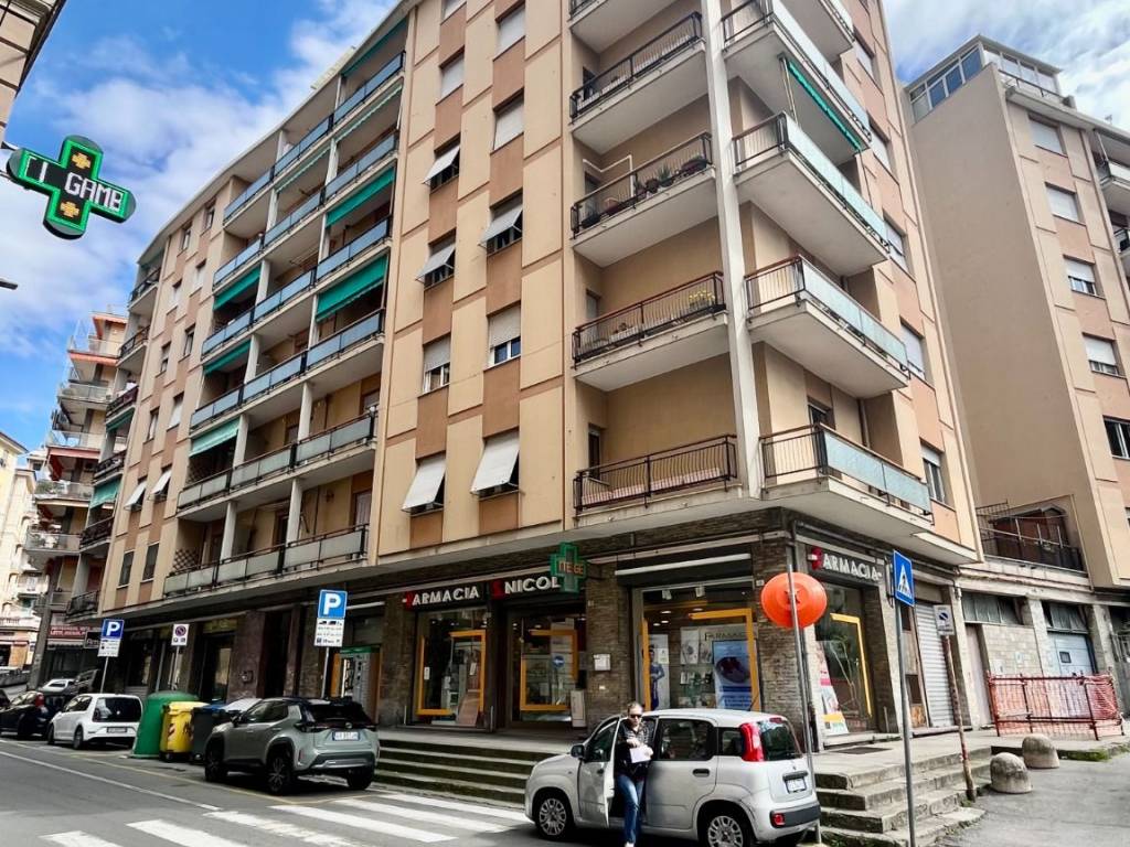 Vendita Appartamento Genova. Quadrilocale in via Borzoli 6. Posto auto ...