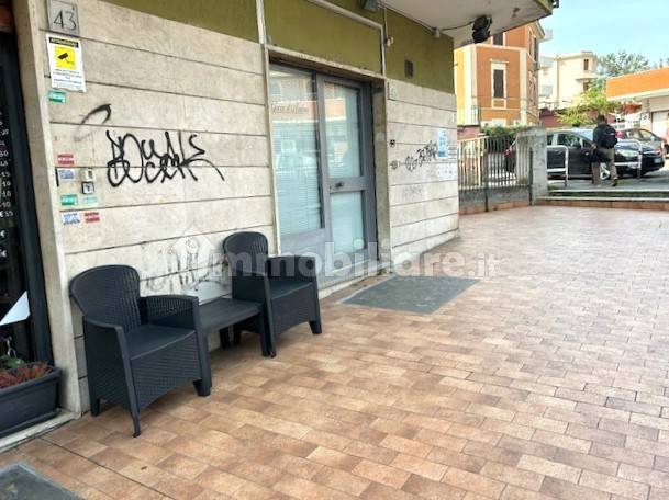 Locale commerciale via Urbano II 43C, Roma, Rif. 119478493 - Immobiliare.it